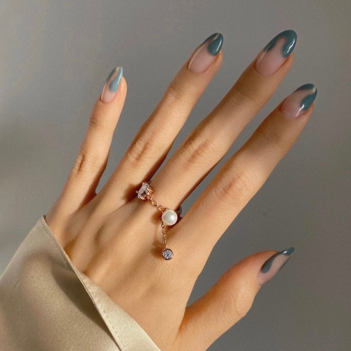 ANNABELLE PEARL STONE CHAIN RING – avec new york